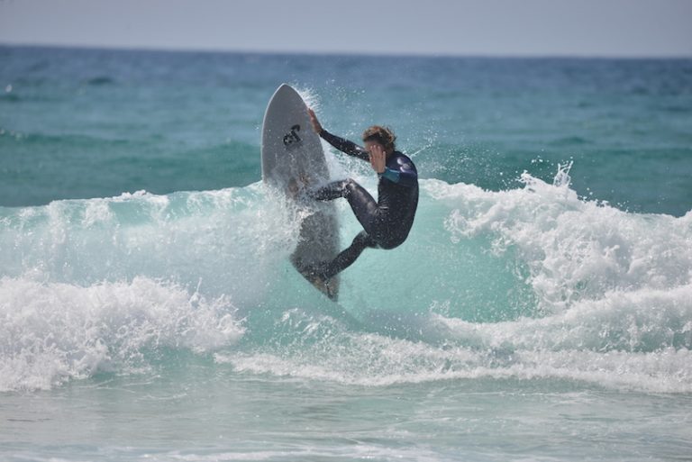 Seignosse surf school découvrez les manoeuvres et figures du surf.